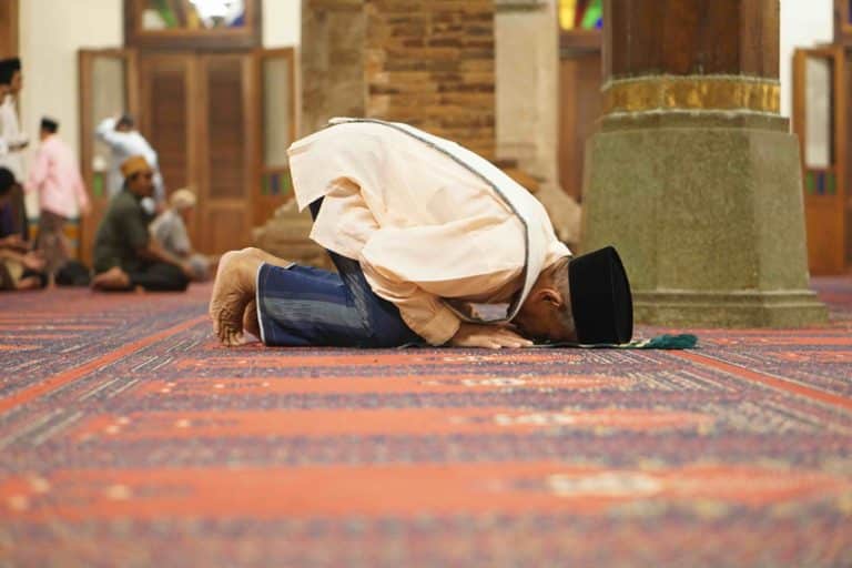 Cara Sujud Sahwi : Panduan Lengkap & Betul